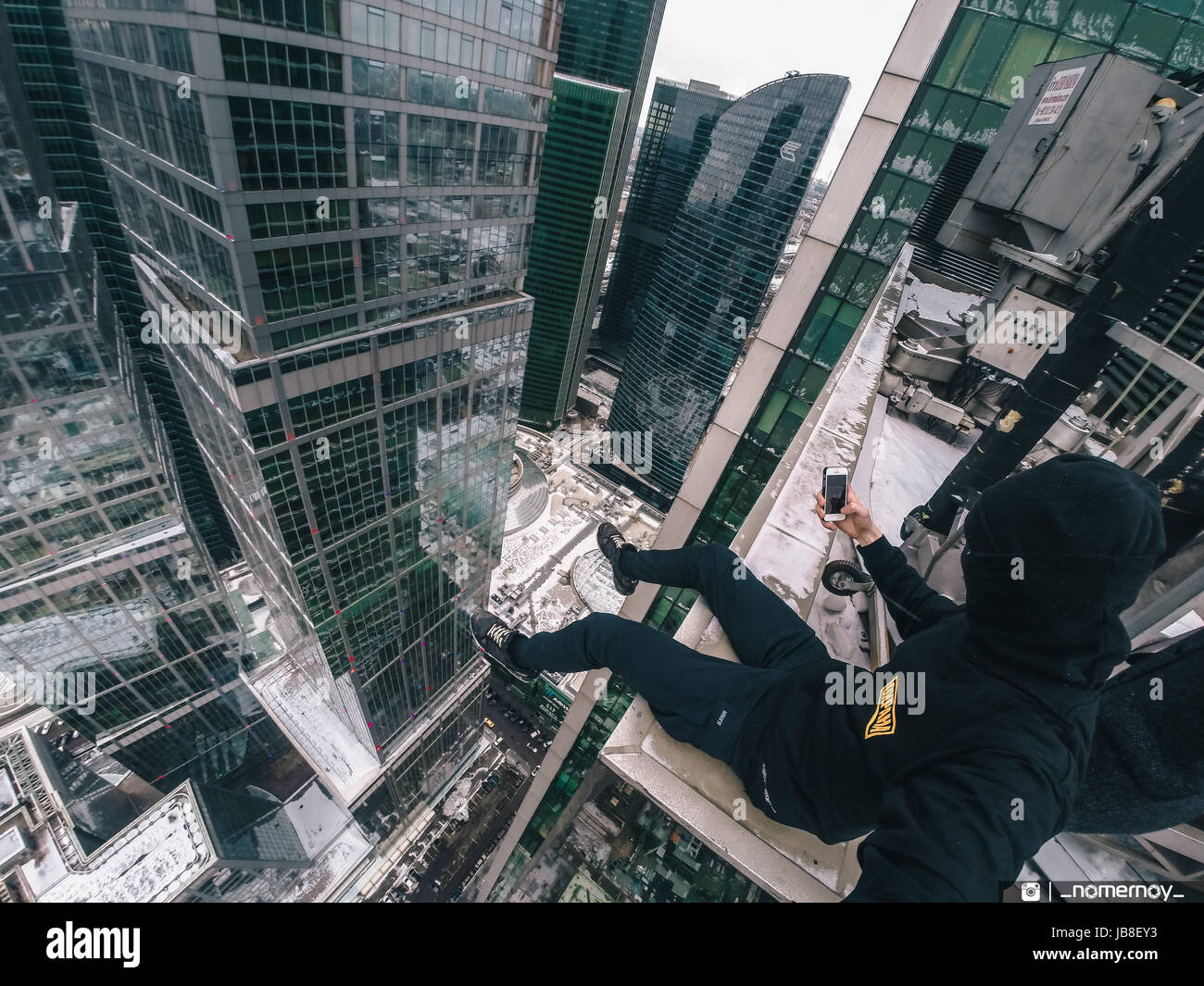 MOSCOW, RUSSIA: HEART-STOPPING pictures and video show the moment a ...