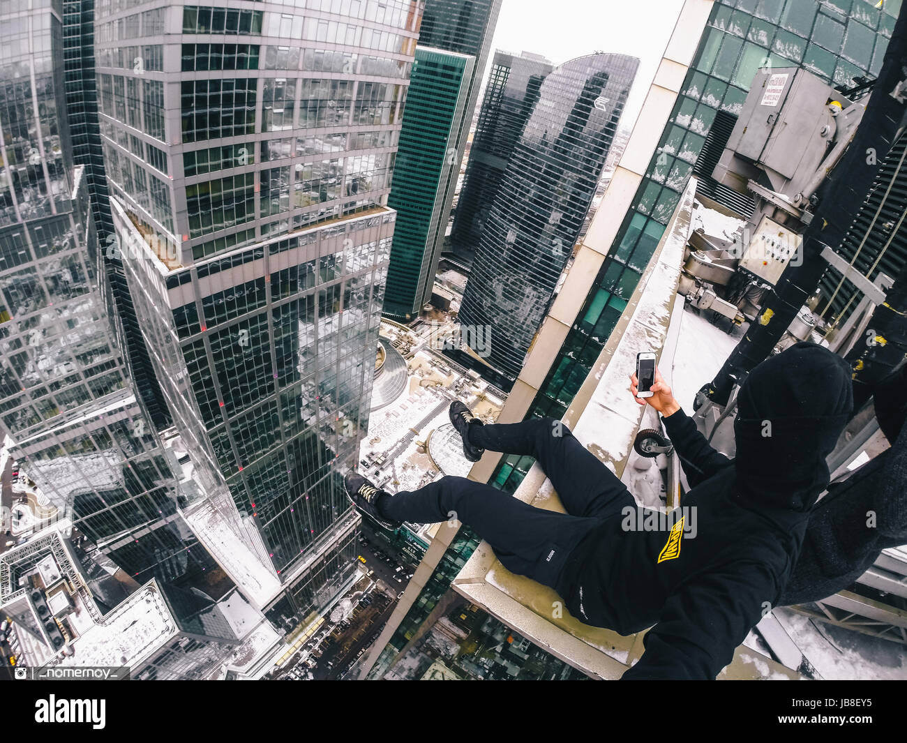 MOSCOW, RUSSIA: HEART-STOPPING pictures and video show the moment a ...