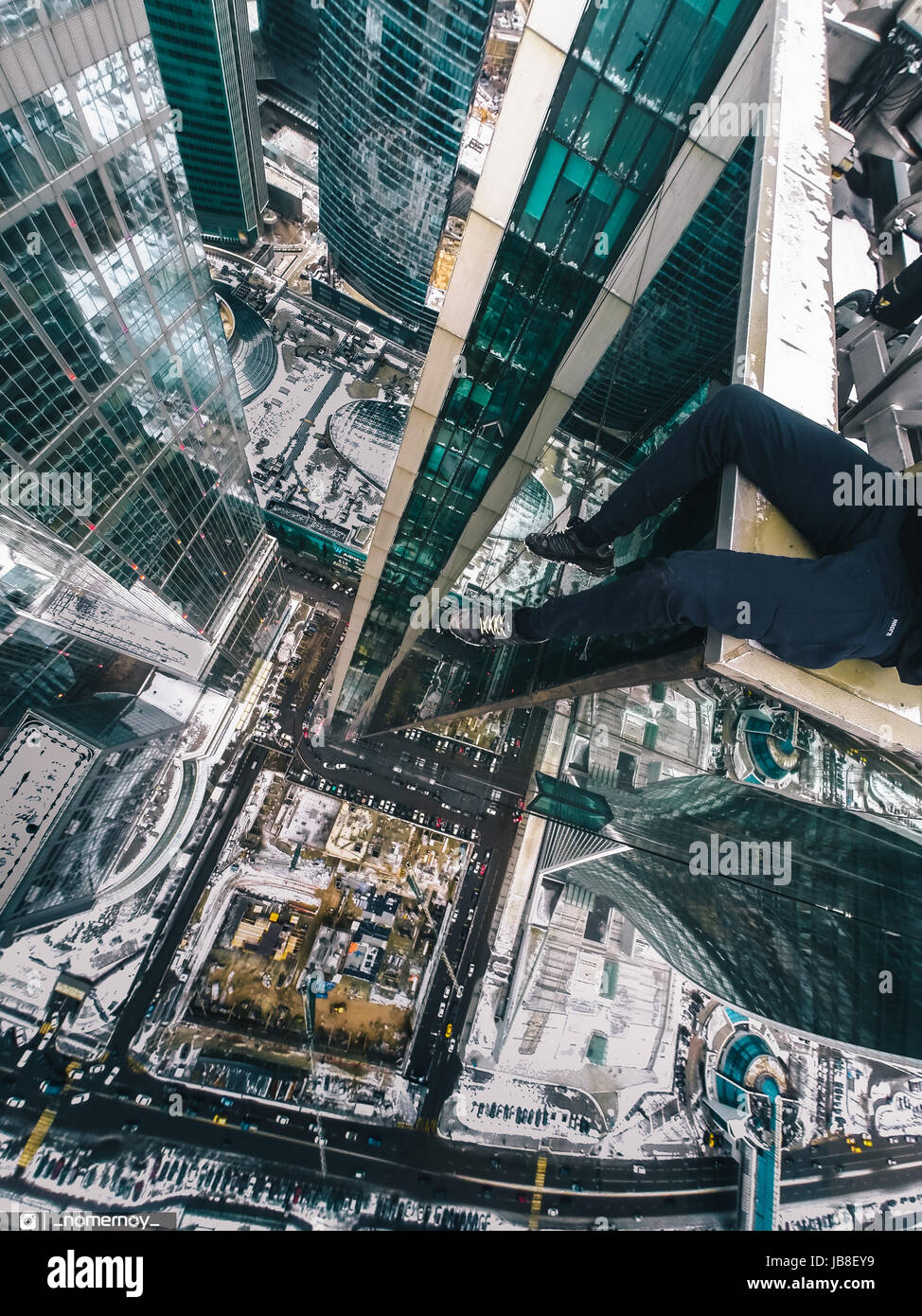 MOSCOW, RUSSIA: HEART-STOPPING pictures and video show the moment a ...