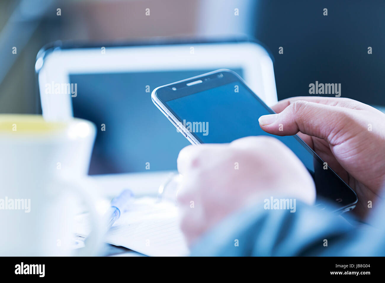 Person messaging hi-res stock photography and images - Alamy