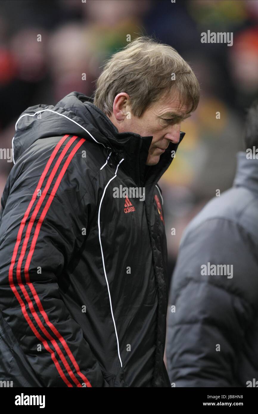 KENNY DALGLISH LIVERPOOL FC MANAGER LIVERPOOL FC MANAGER OLD TRAFFORD ...