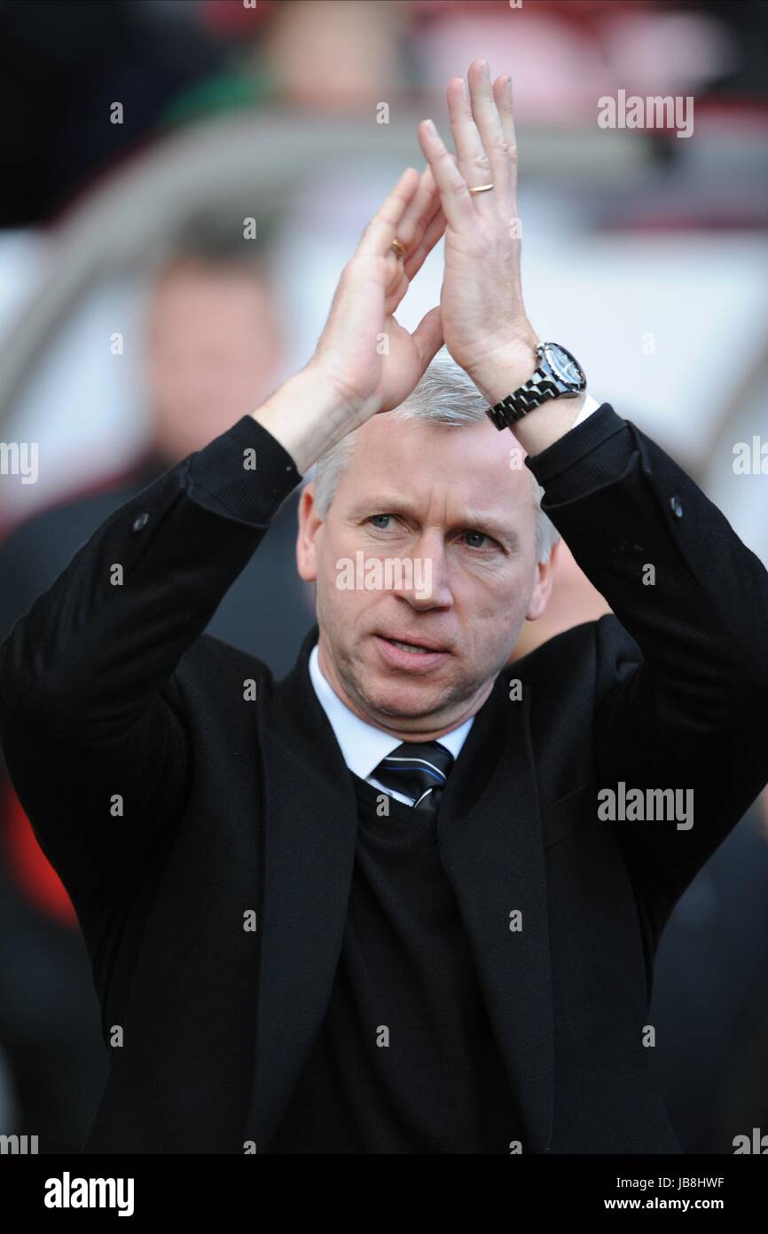 ALAN PARDEW NEWCASTLE UNITED MANAGER STADIUM OF LIGHT SUNDERLAND ... ALAN PARDEW NEWCASTLE UNITED MANAGER STADIUM OF LIGHT SUNDERLAND ...