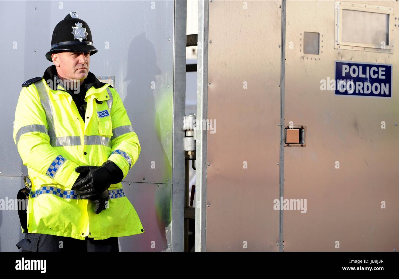 POLICE CORDON SUNDERLAND V NEWCASTLE UNITED FC SUNDERLAND V NEWCASTLE ...