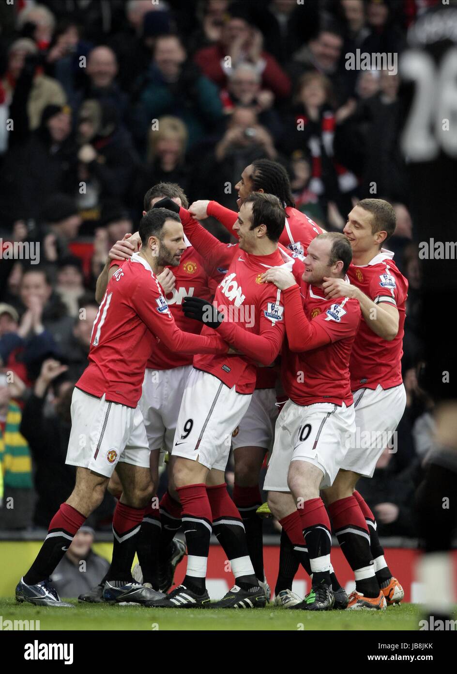 Manchester united football fans celebrating hi-res stock photography ...