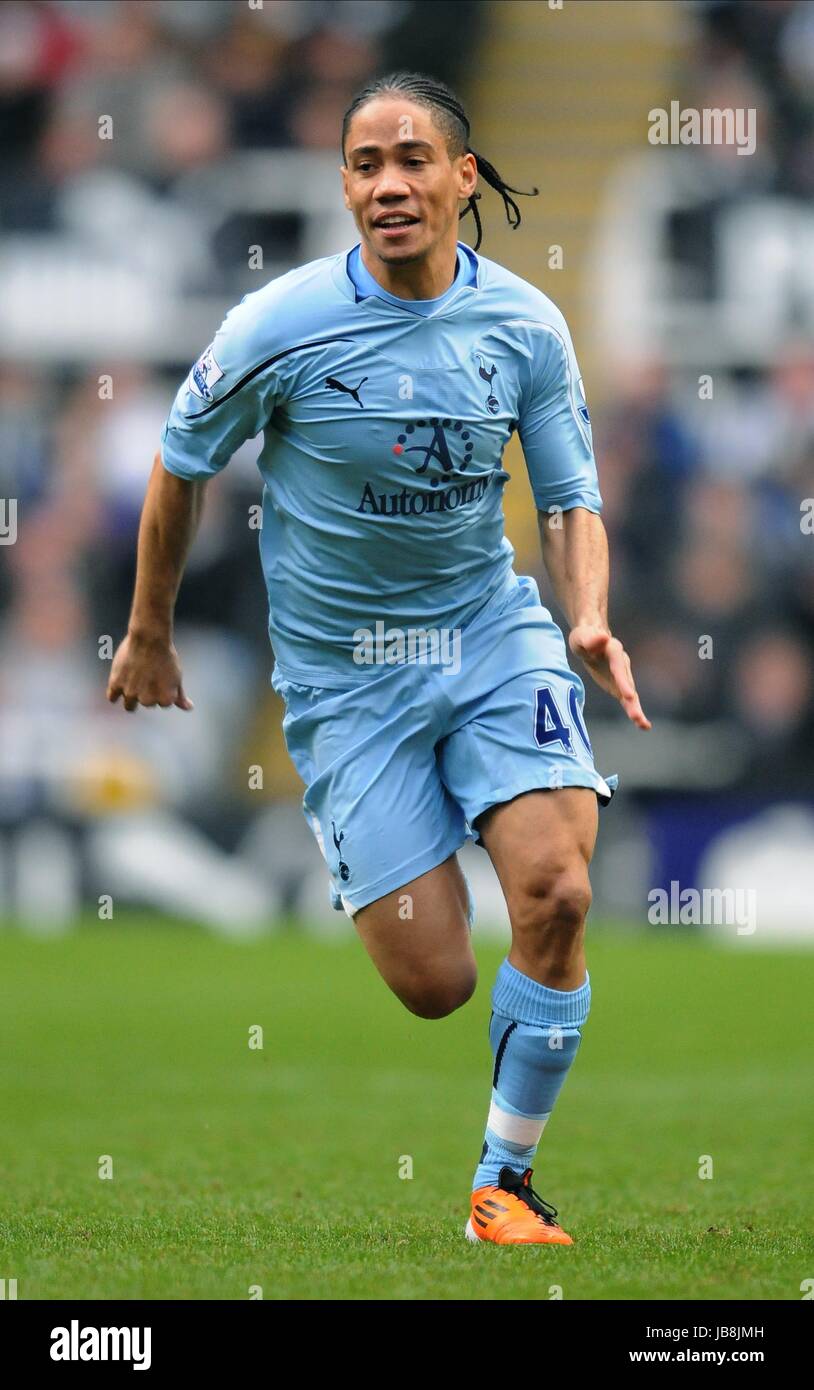 Steven pienaar tottenham hi-res stock photography and images - Alamy