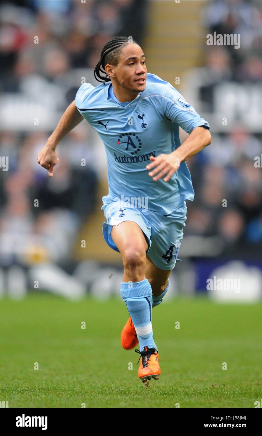 Steven pienaar tottenham hi-res stock photography and images - Alamy