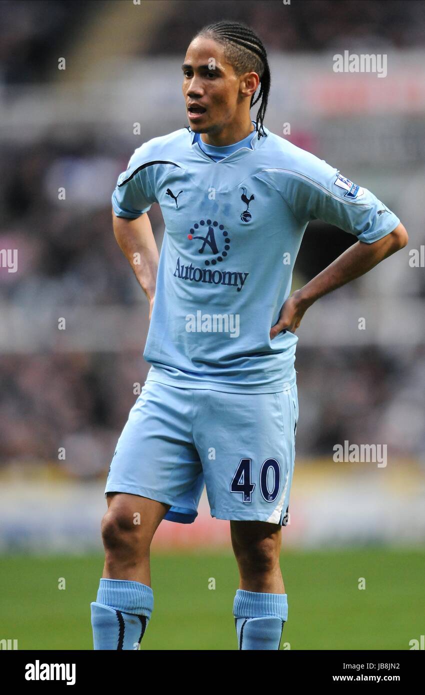 Steven pienaar tottenham hi-res stock photography and images - Alamy