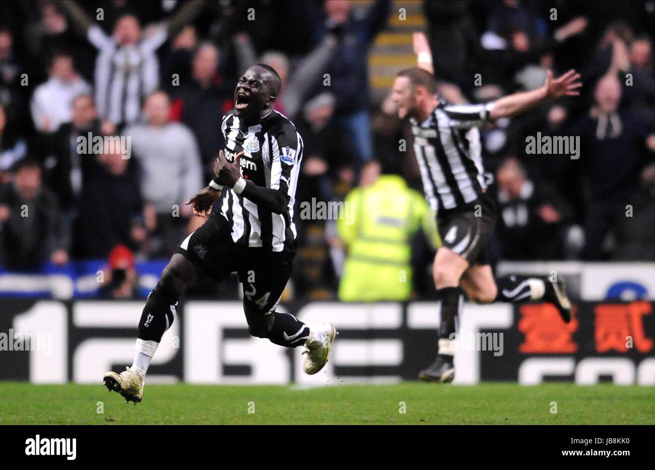 CHEIK TIOTE CELEBRATES GOAL NEWCASTLE V ARSENAL ST JAMES PARK NEWCASTLE ...