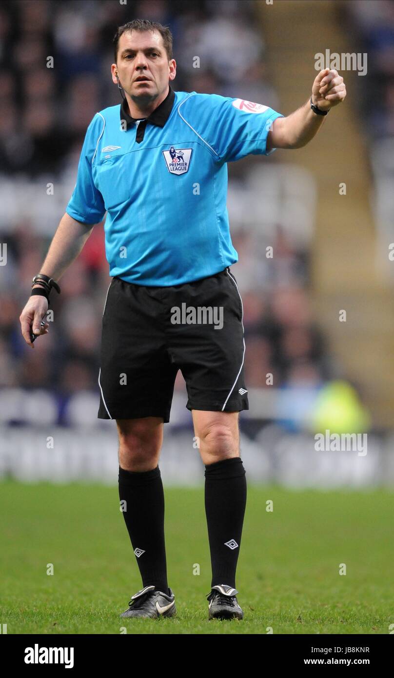 PHIL DOWD PREMIERSHIP REFEREE PREMIERSHIP REFEREE ST JAMES PARK NEWCASTLE ENGLAND 05 February ...