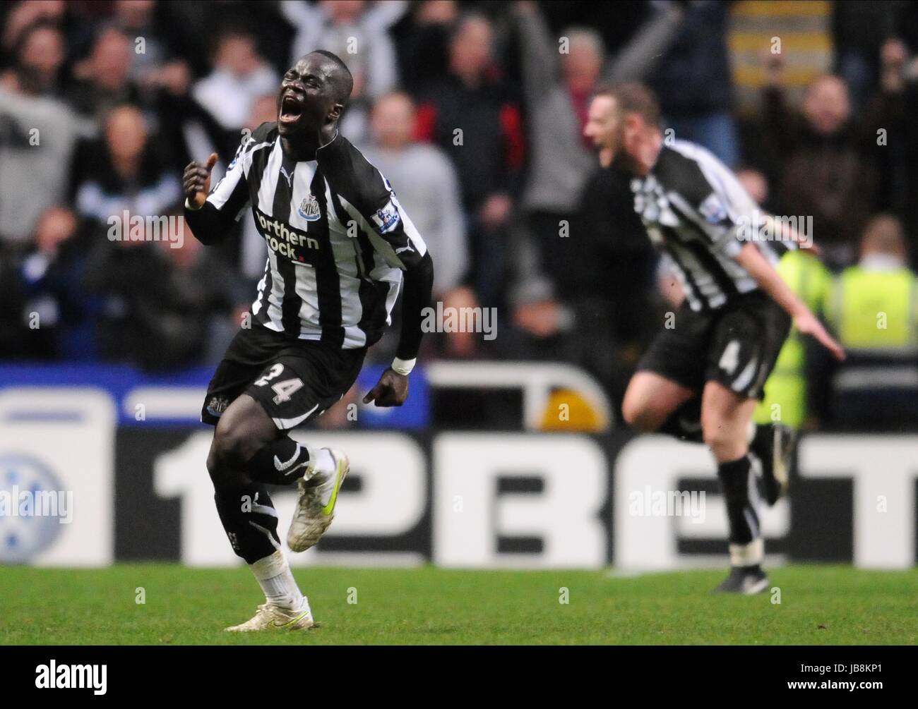 CHEIK TIOTE KEVIN NOLAN NEWCASTLE V ARSENAL NEWCASTLE V ARSENAL ST ...