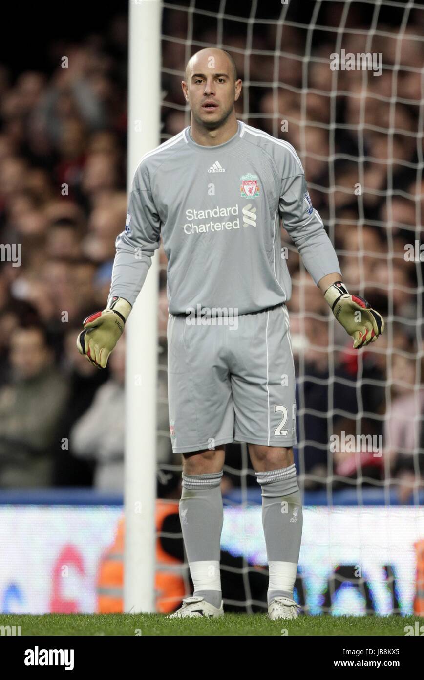 PEPE REINA LIVERPOOL FC LIVERPOOL FC STAMFORD BRIDGE LONDON ENGLAND 06 ...