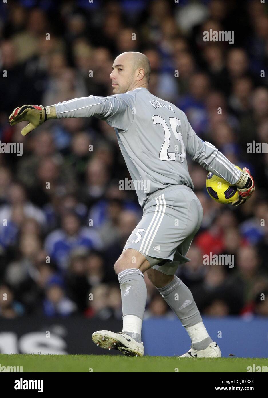 PEPE REINA LIVERPOOL FC LIVERPOOL FC STAMFORD BRIDGE LONDON ENGLAND 06 ...