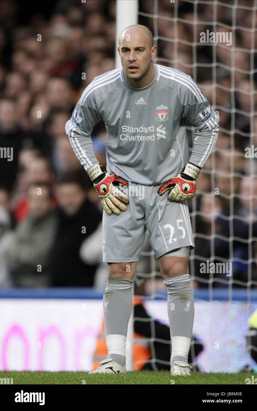PEPE REINA LIVERPOOL FC LIVERPOOL FC STAMFORD BRIDGE LONDON ENGLAND 06 ...