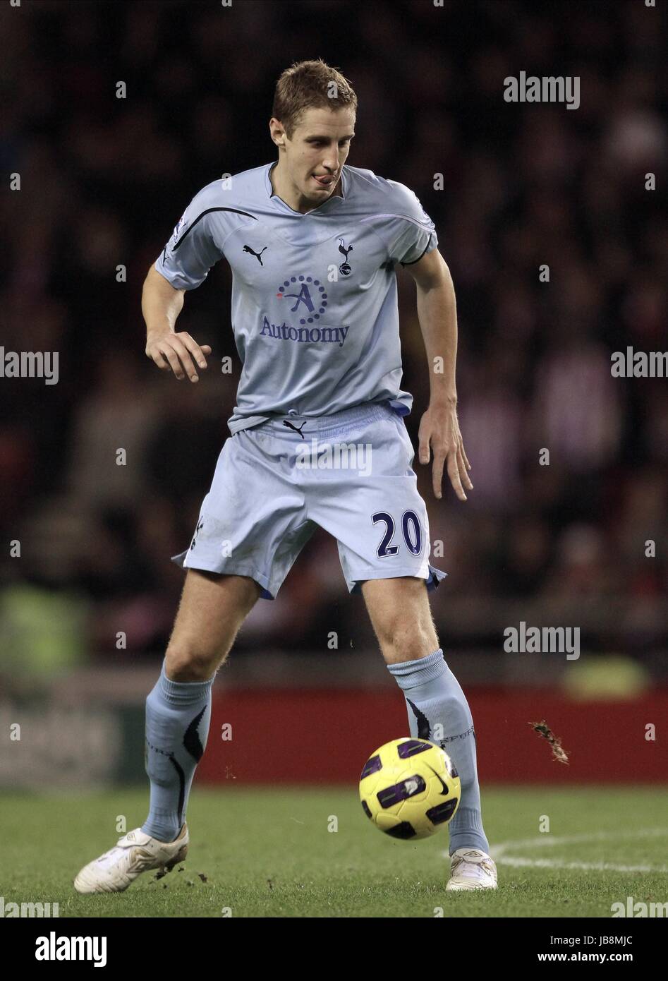 MICHAEL DAWSON TOTTENHAM HOTSPUR FC TOTTENHAM HOTSPUR FC STADIUM OF ...