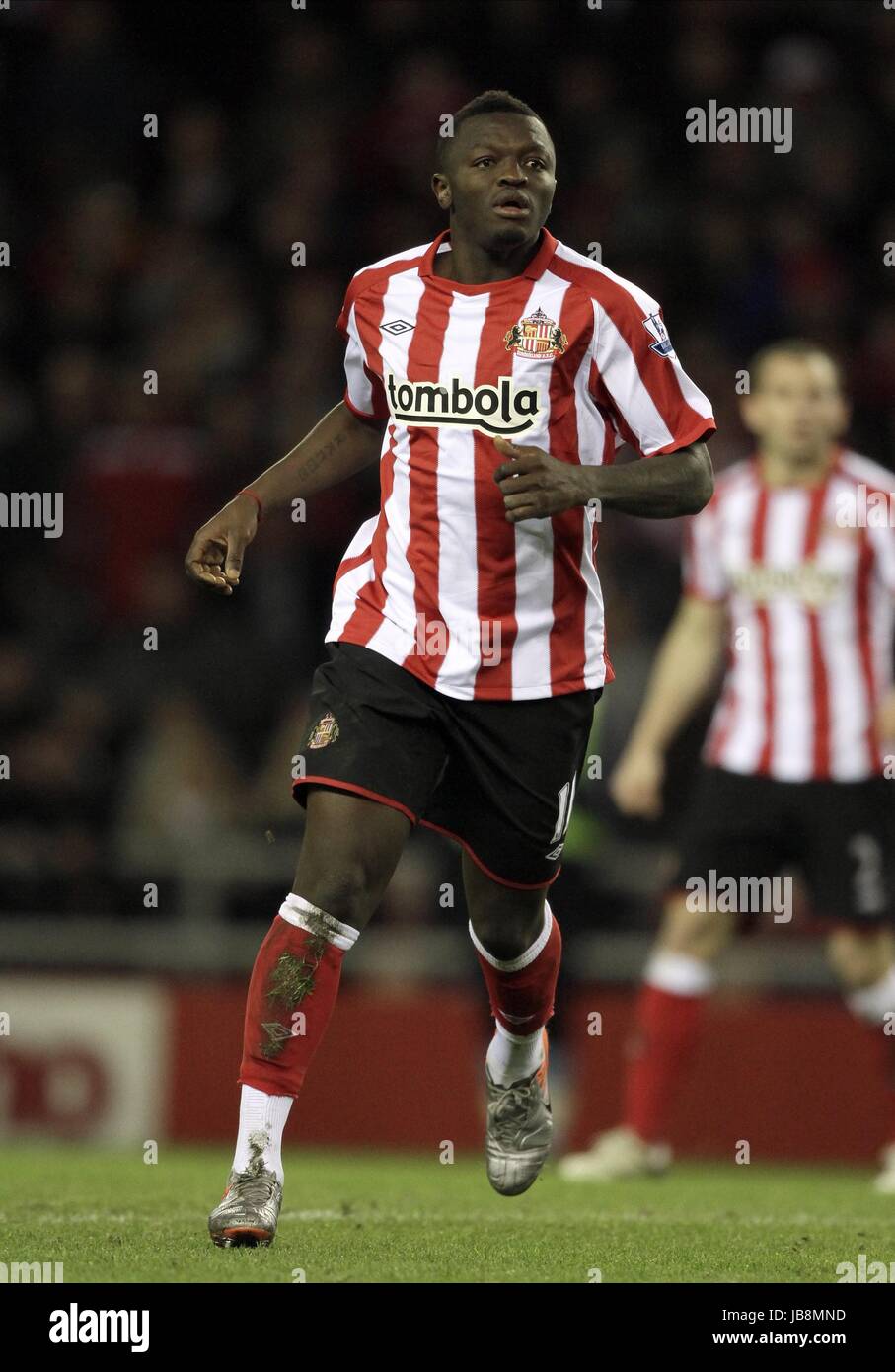 SULLEY MUNTARI SUNDERLAND FC SUNDERLAND FC STADIUM OF LIGHT SUNDERLAND ...