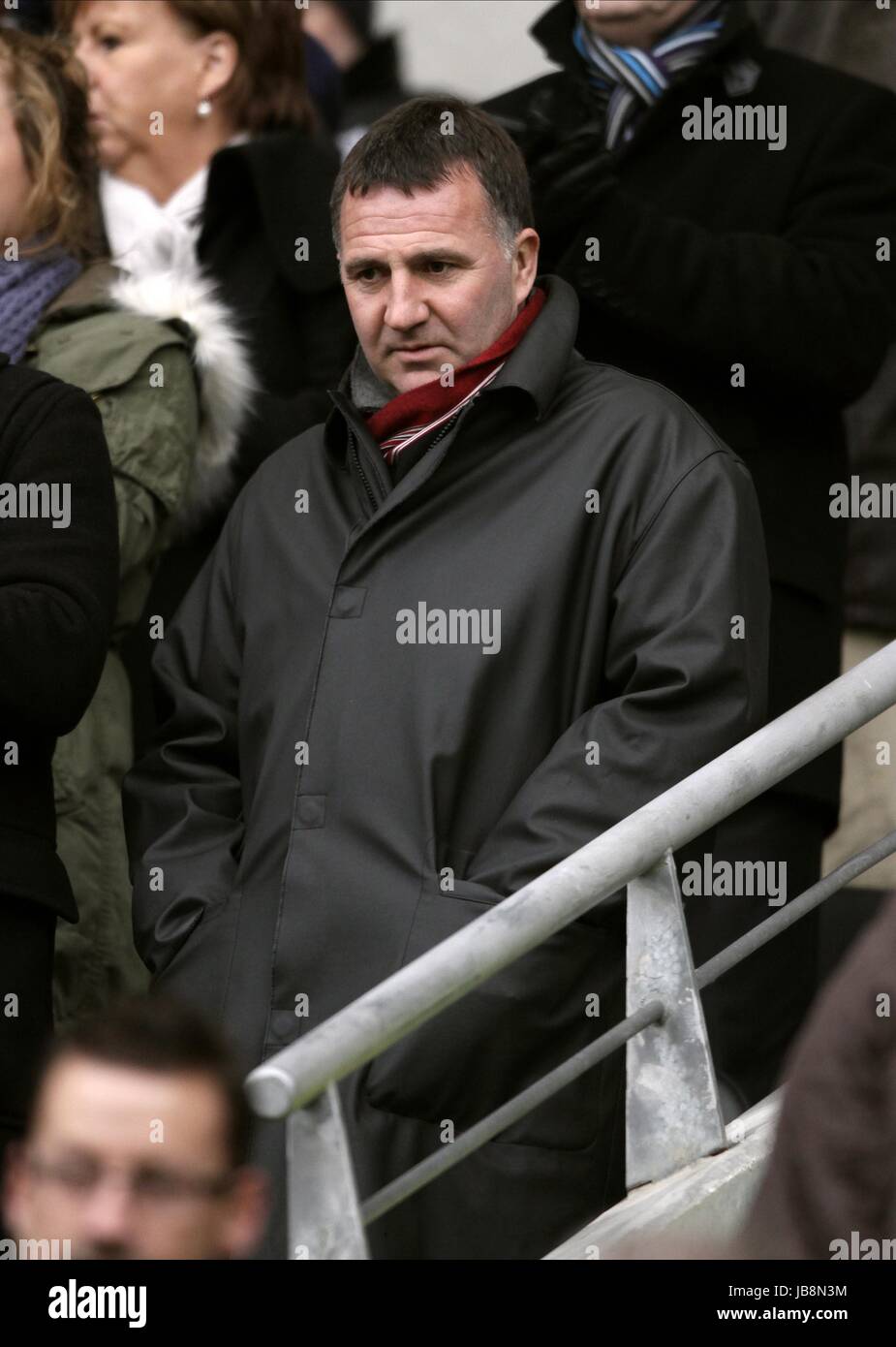 WARREN JOYCE MANCHESTER UNITED RESERVE COACH MANCHESTER UTD RESERVE'S ...