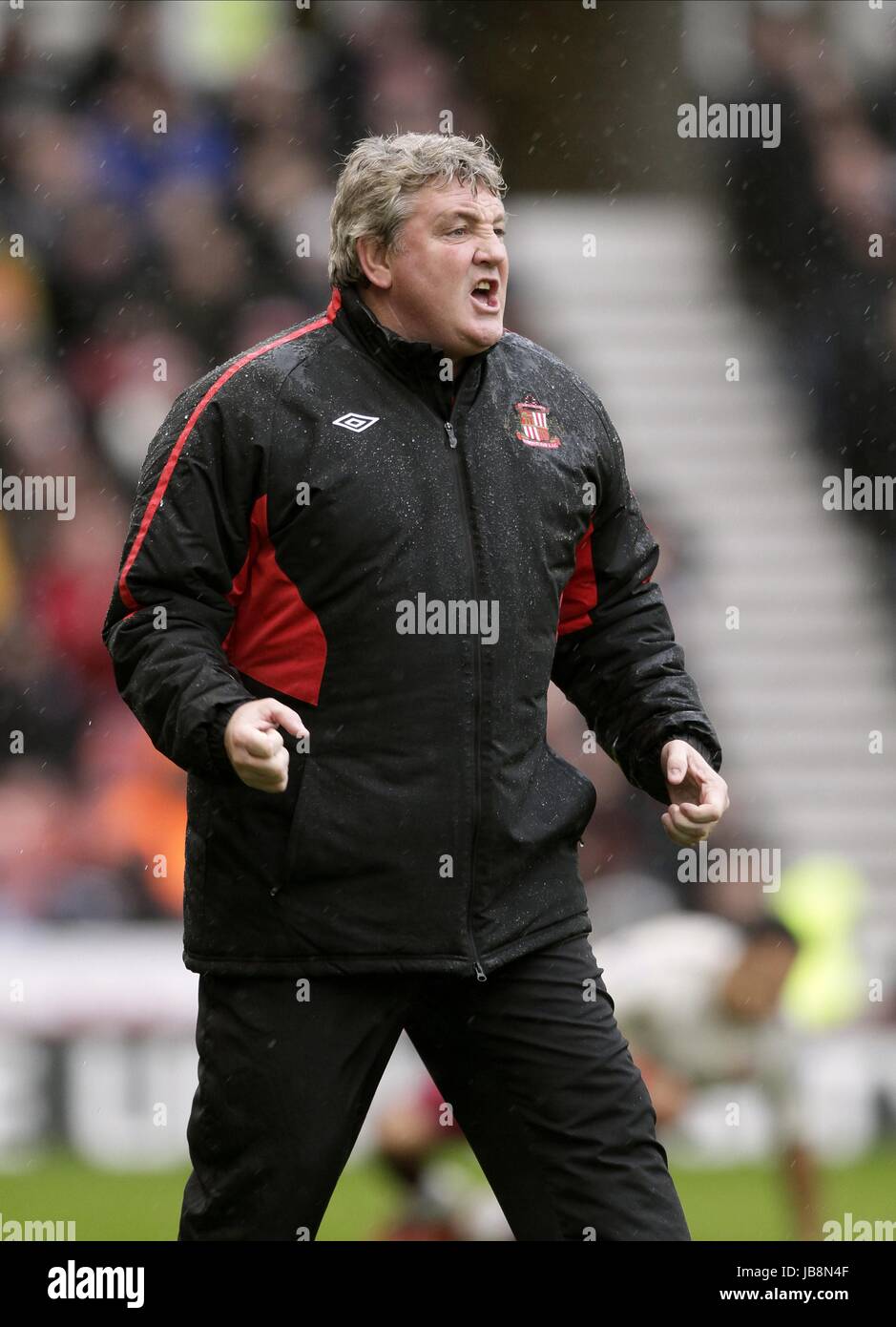 Sunderland manager pointing hi-res stock photography and images - Alamy