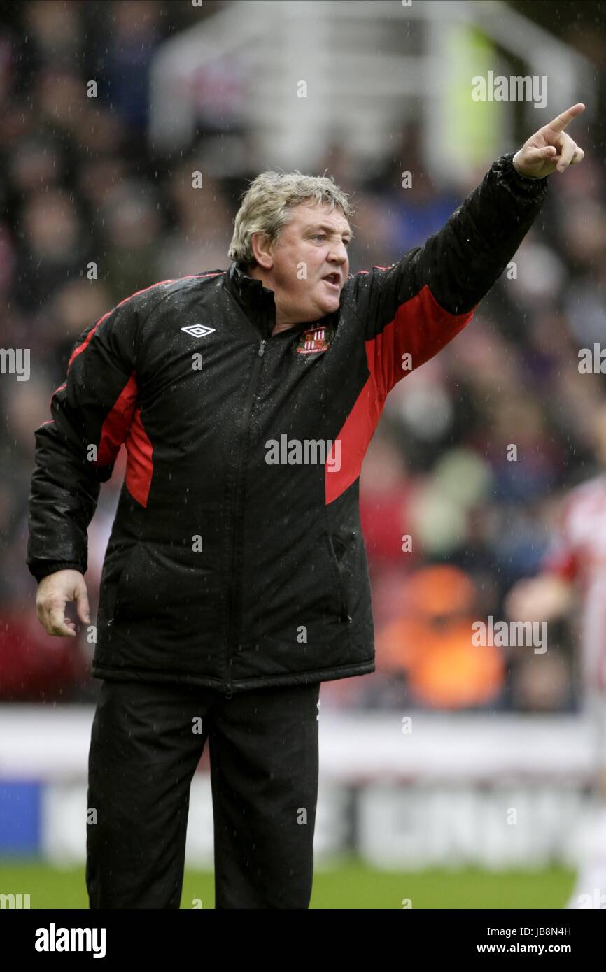 Sunderland manager pointing hi-res stock photography and images - Alamy