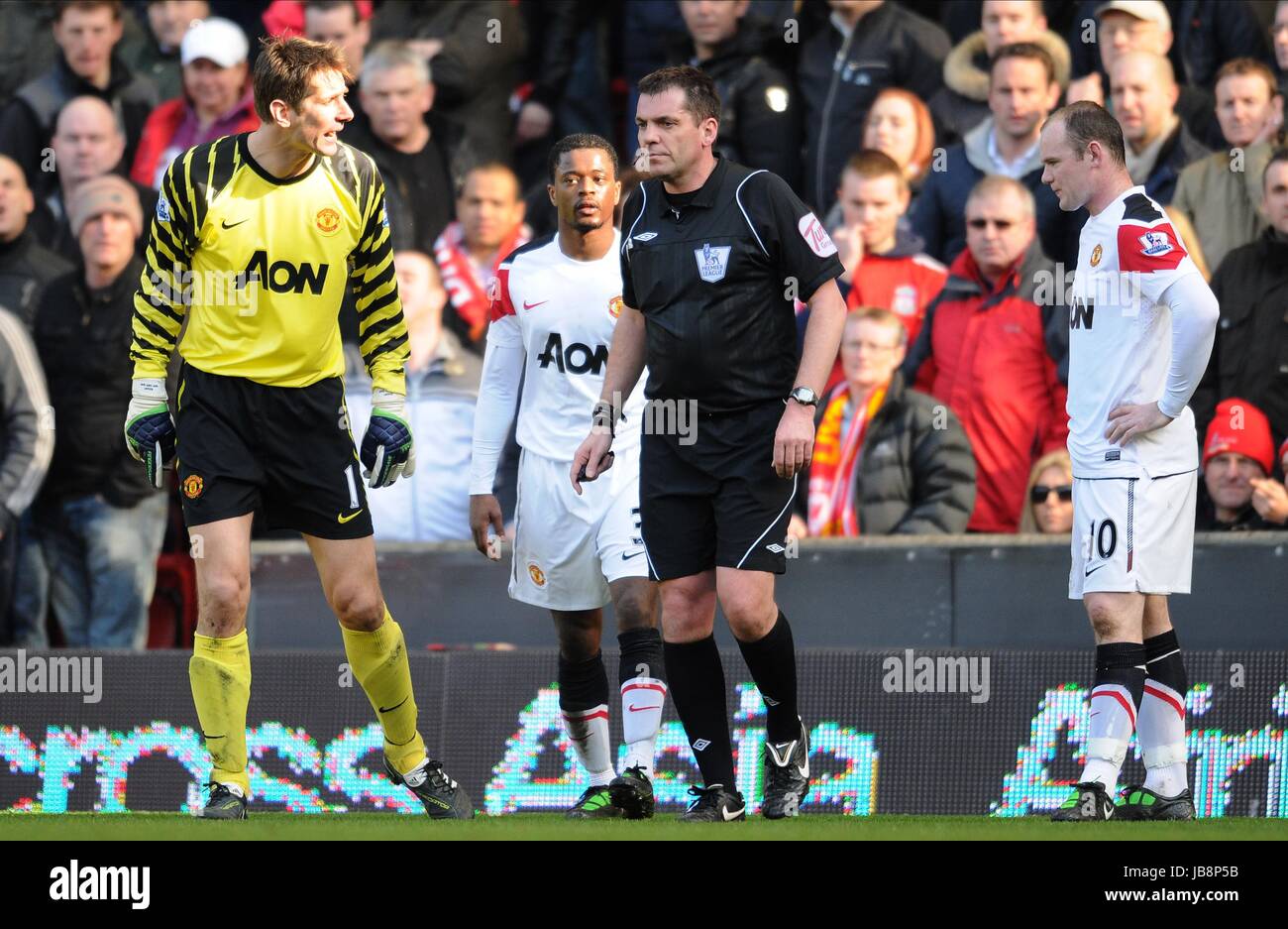 EDWIN VAN DER SAR, PATRICE EVRA, PHIL DOWD , WAYNE ROONEY, LIVERPOOL V ...