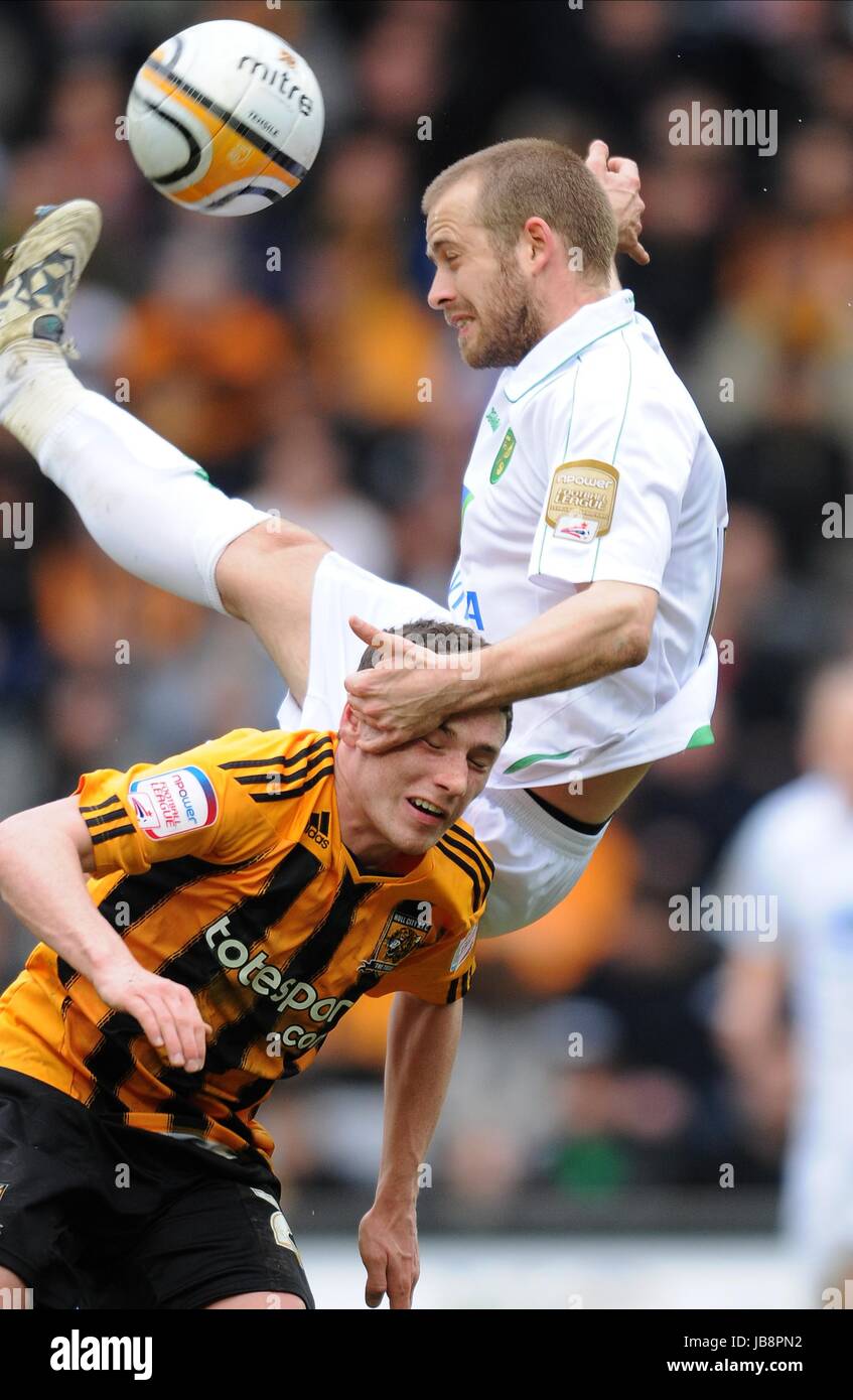 CORRY EVANS & DAVID FOX HULL V NORWICH CITY KC STADIUM HULL ENGLAND 19 ...
