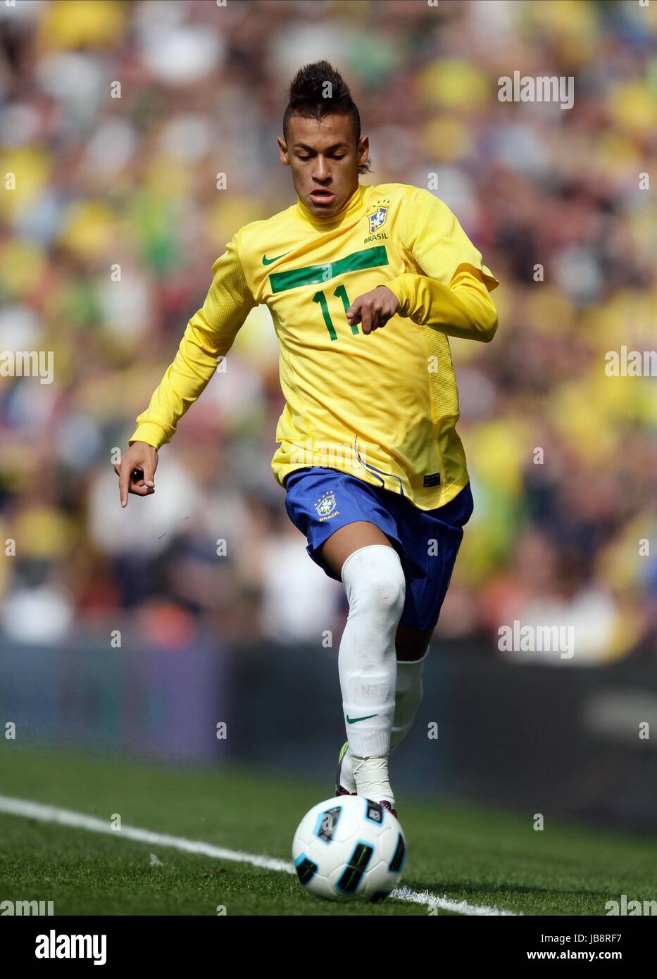 Neymar santos 2011 hi-res stock photography and images - Alamy