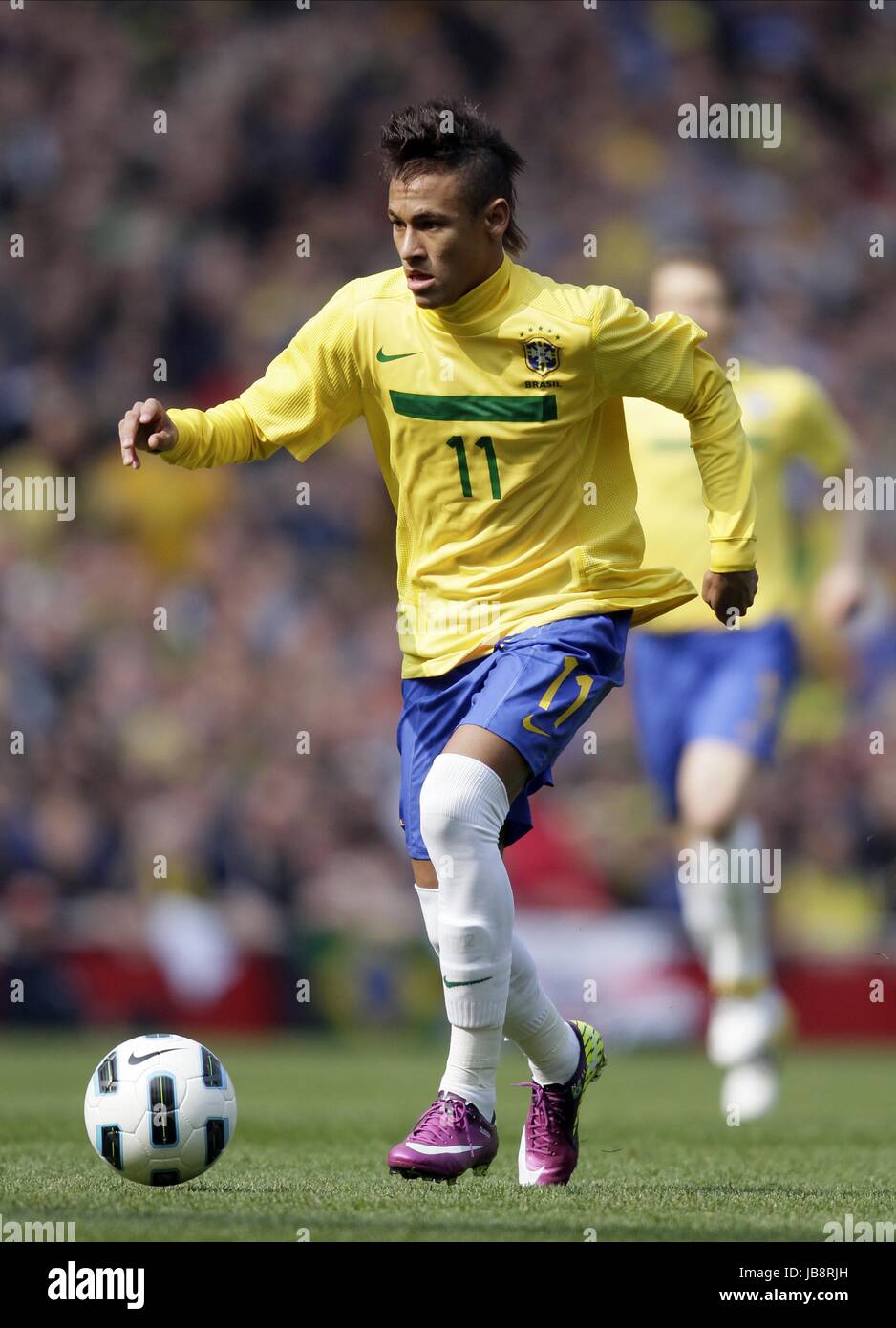 NEYMAR BRAZIL SANTOS BRAZIL & SANTOS EMIRATES STADIUM LONDON ENGLAND 27 ...