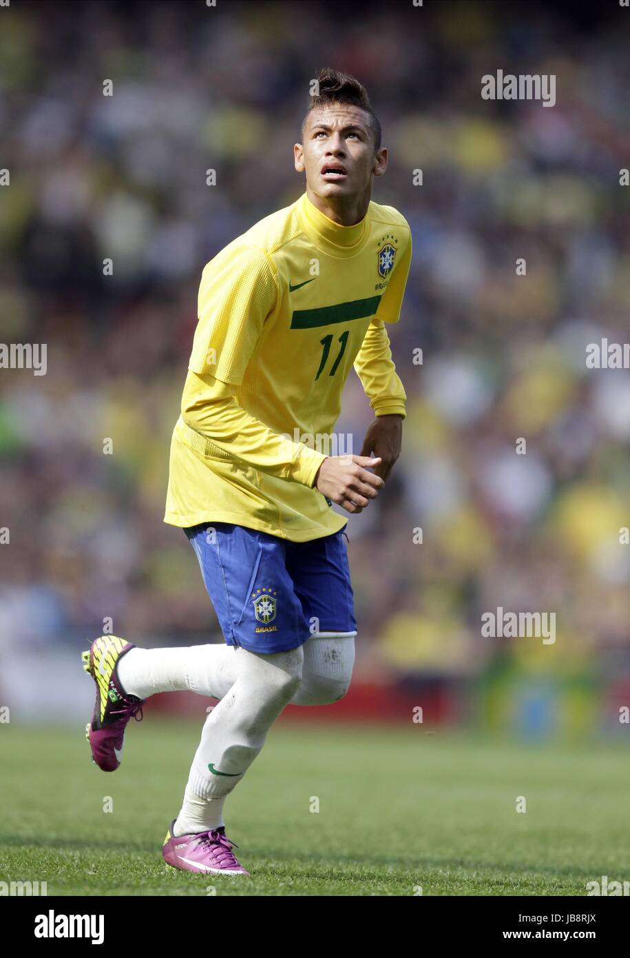 NEYMAR BRAZIL SANTOS BRAZIL & SANTOS EMIRATES STADIUM LONDON ENGLAND 27 ...