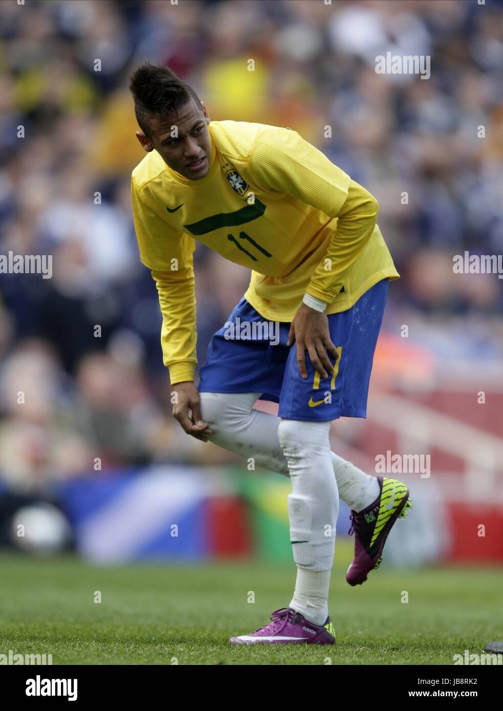 NEYMAR BRAZIL SANTOS BRAZIL & SANTOS EMIRATES STADIUM LONDON ENGLAND 27 ...
