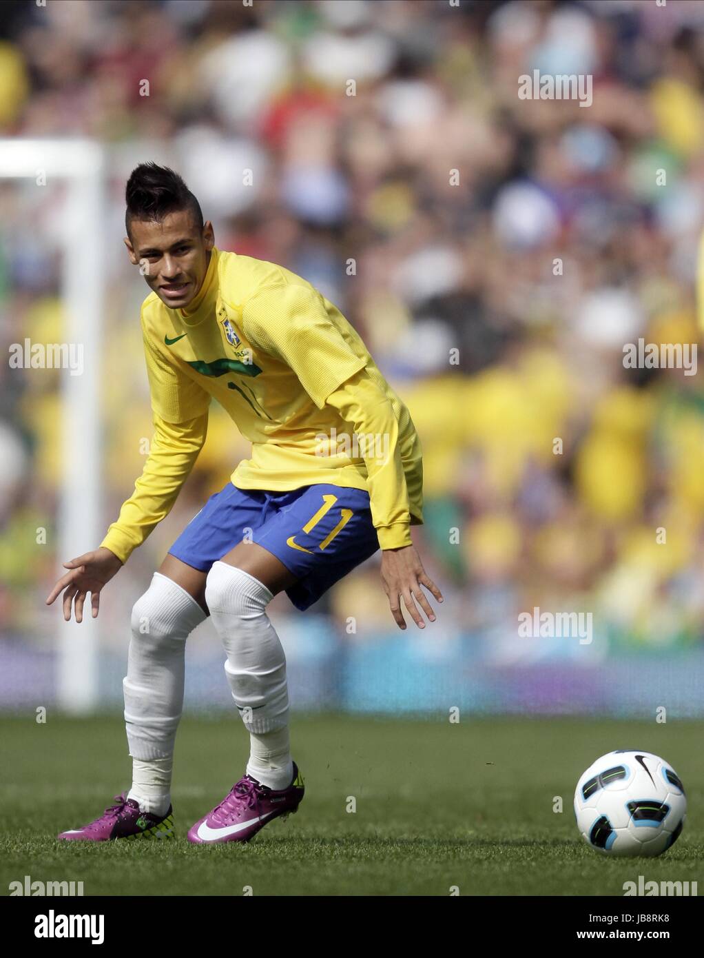 NEYMAR BRAZIL SANTOS BRAZIL & SANTOS EMIRATES STADIUM LONDON ENGLAND 27 ...