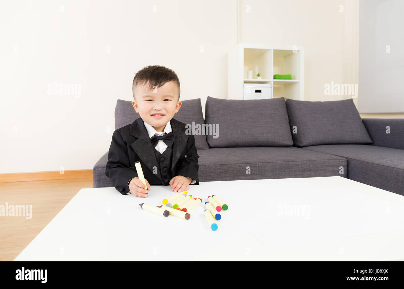 Little boy draws with color pencils Stock Photo - Alamy