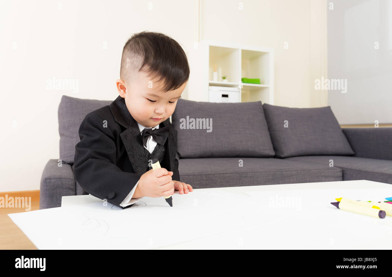 Little boy drawing at home Stock Photo - Alamy