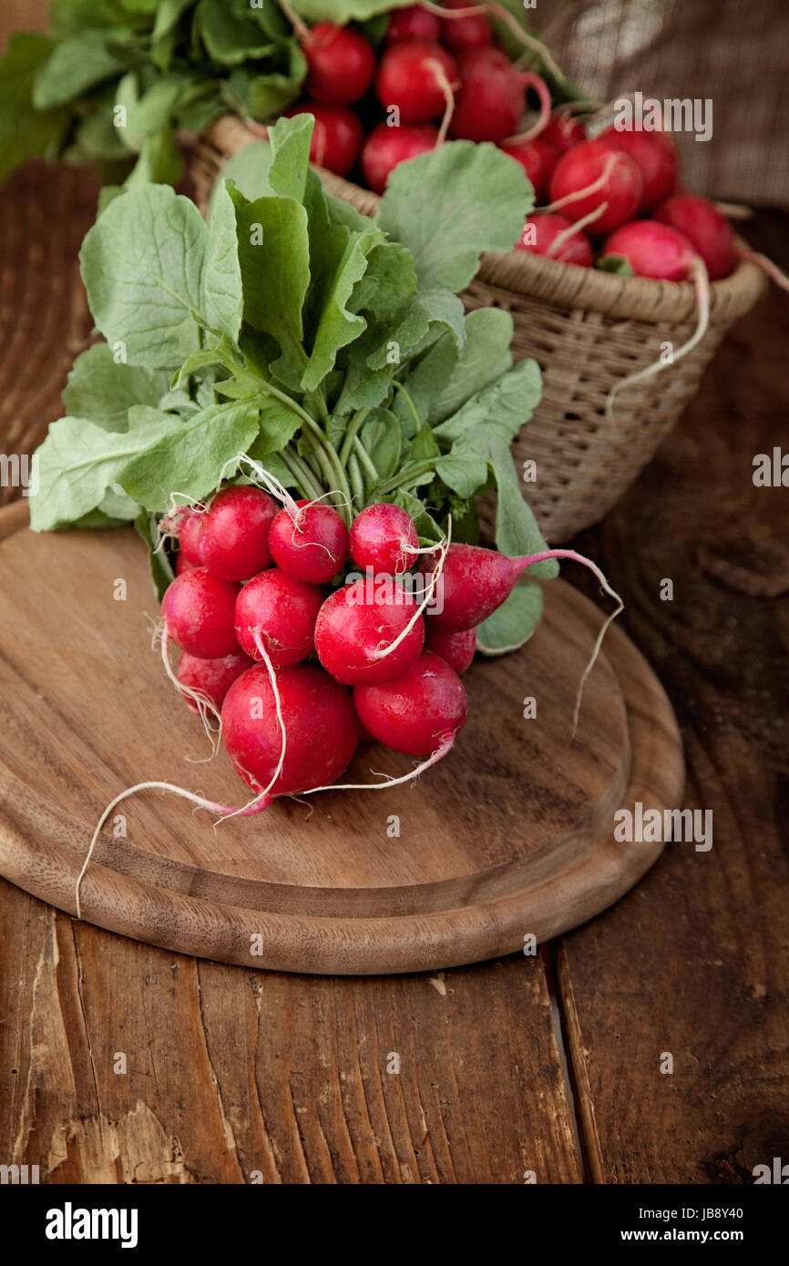 Vegetable background. Fresh radish on wood Stock Photo - Alamy