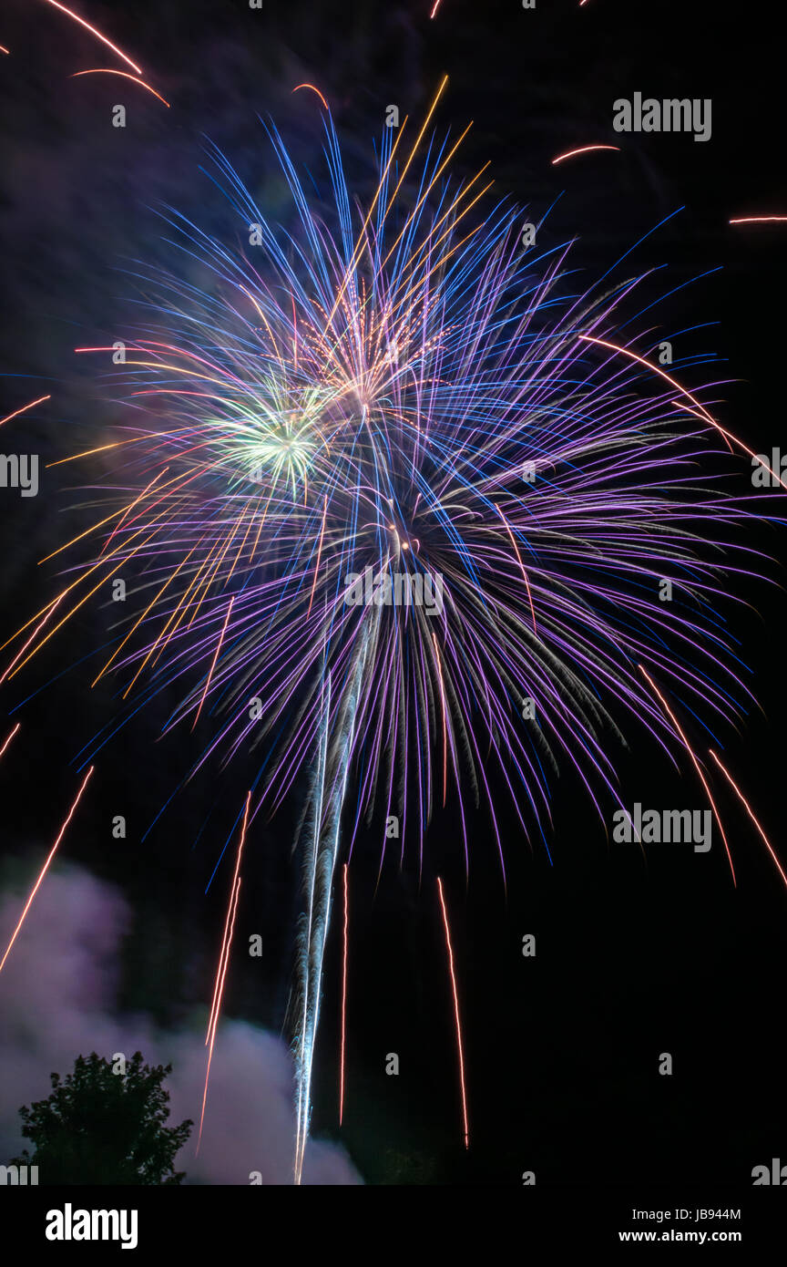 4th of July singular firework Stock Photo - Alamy