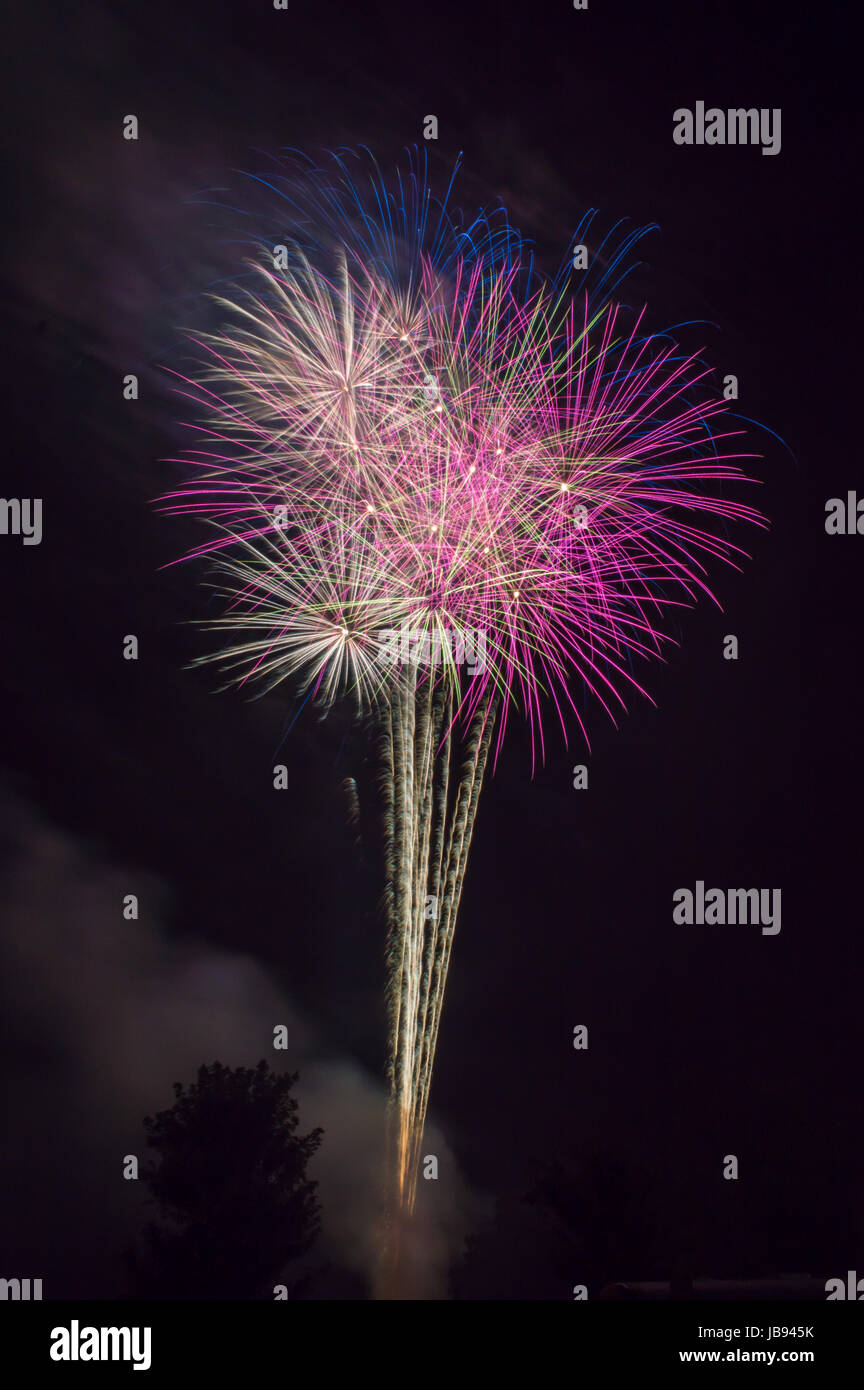 4th of July singular firework Stock Photo - Alamy