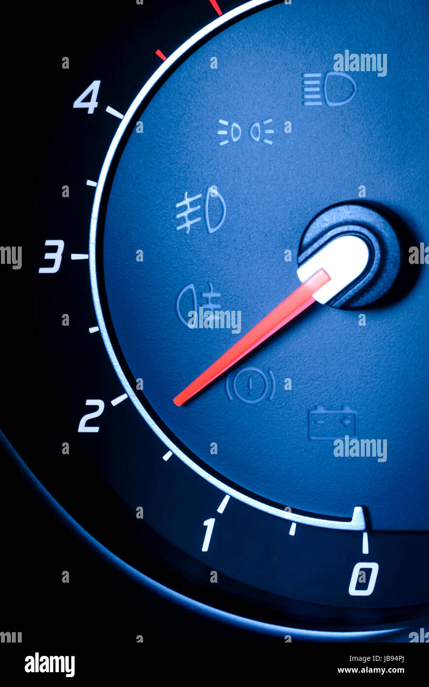 Dashboard warning symbols hi-res stock photography and images - Alamy