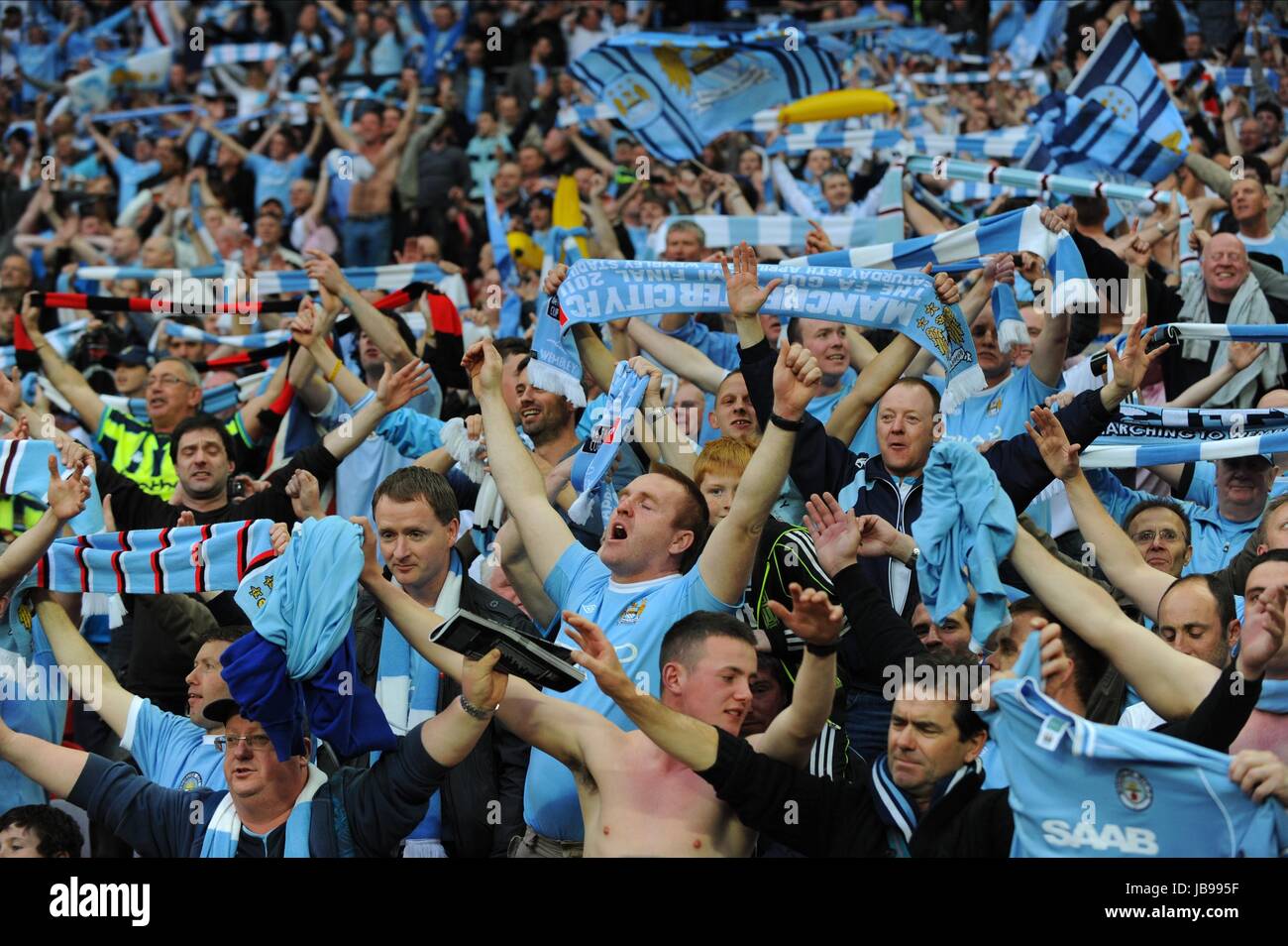 MANCHESTER CITY FANS CELEBRATE MANCHESTER CITY V MANCHESTER WEMBLEY ...