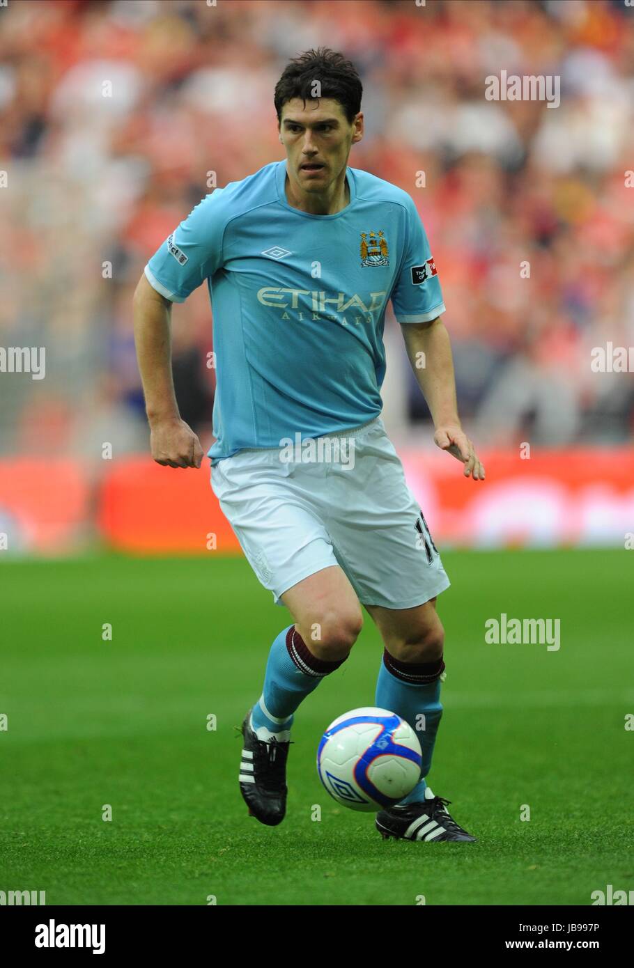 GARETH BARRY MANCHESTER CITY FC WEMBLEY STADIUM LONDON ENGLAND 16 April ...