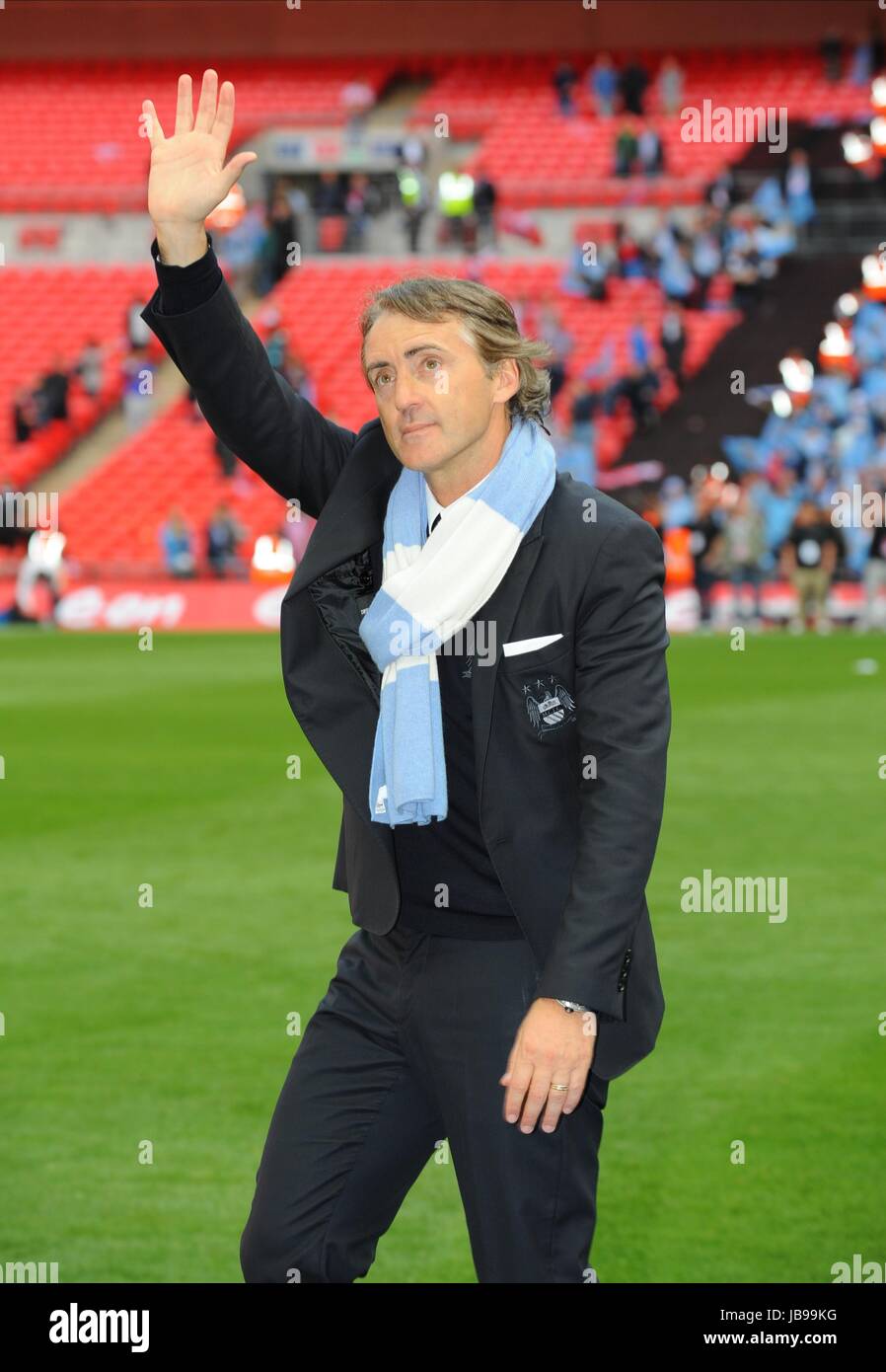 ROBERTO MANCINI AT FULL-TIME MANCHESTER CITY FC WEMBLEY STADIUM LONDON ...