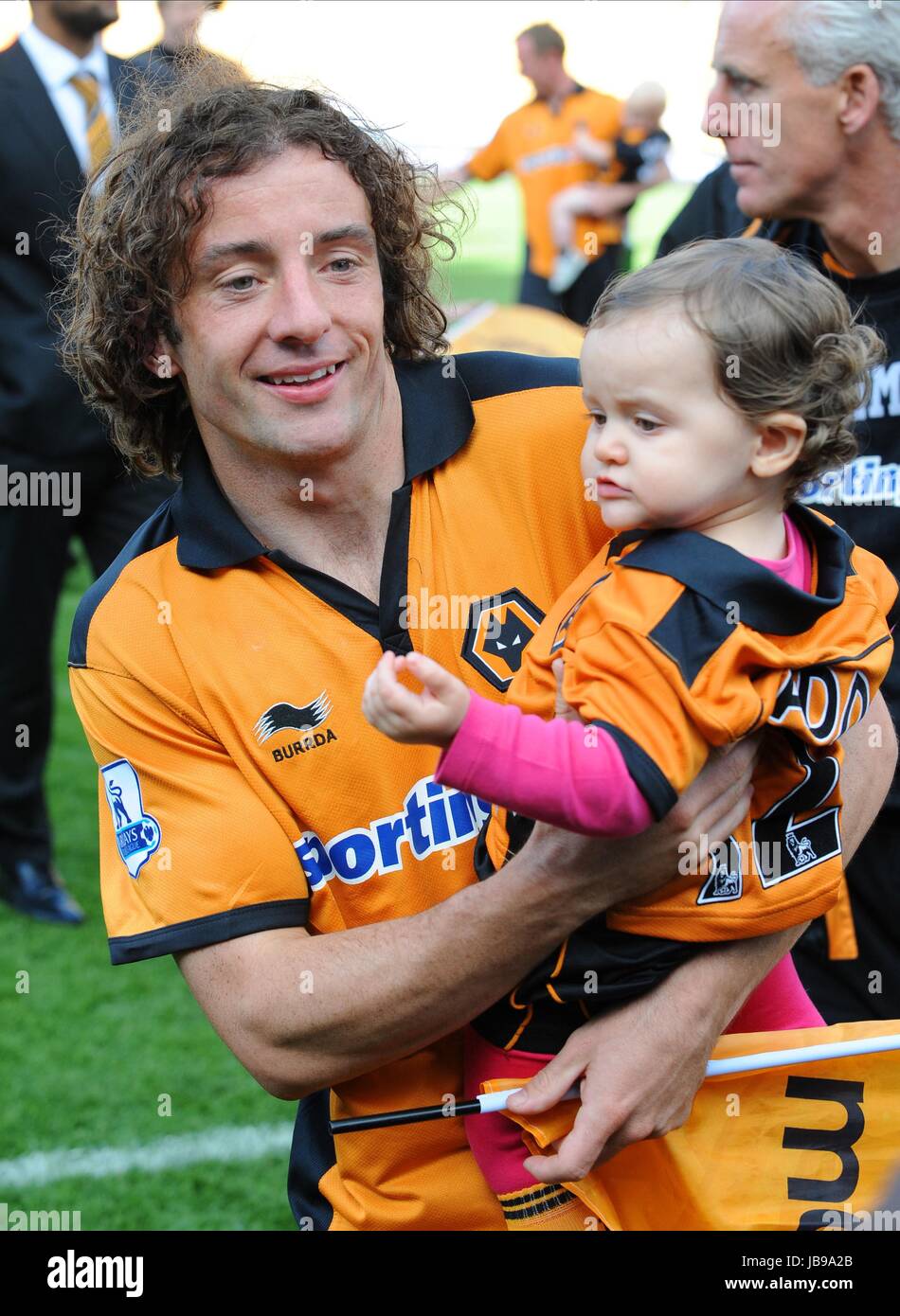 STEPHEN HUNT & DAUGHTER WOLVERHAMPTON WANDERERS V BLAC MOLINEUX ...