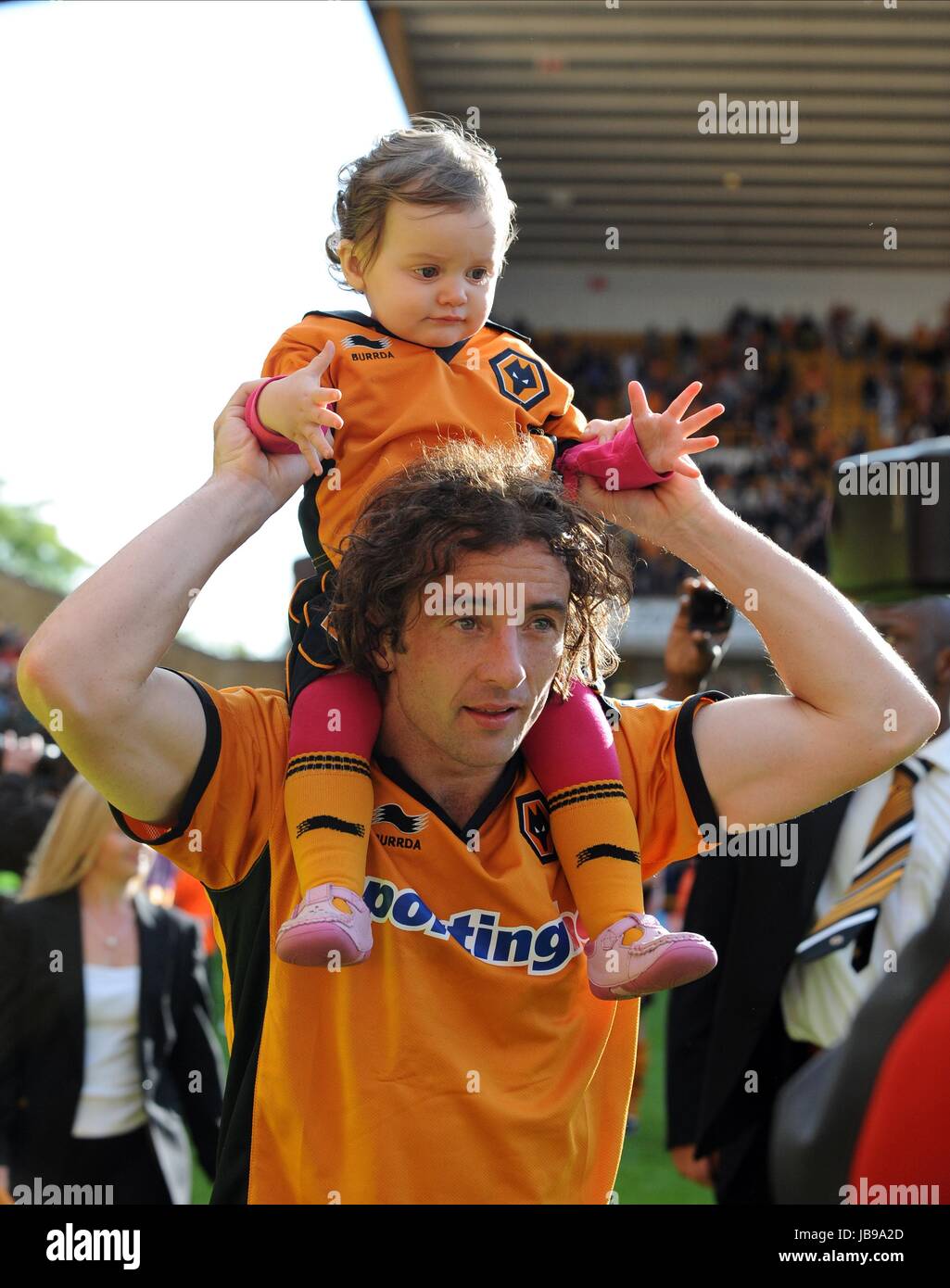 STEPHEN HUNT & DAUGHTER WOLVERHAMPTON WANDERERS V BLAC MOLINEUX ...