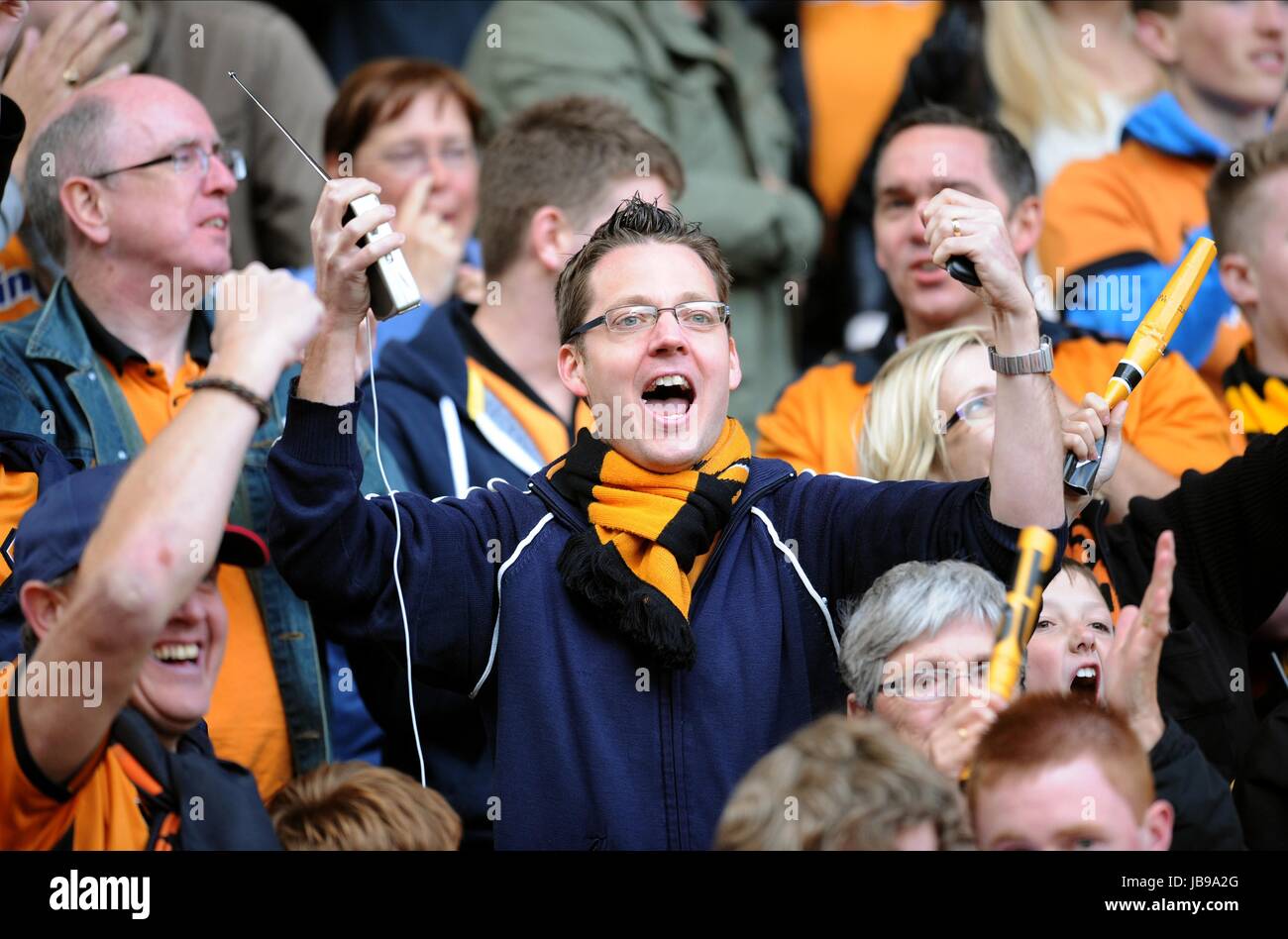 Wolverhampton wanderers football fan hi-res stock photography and ...