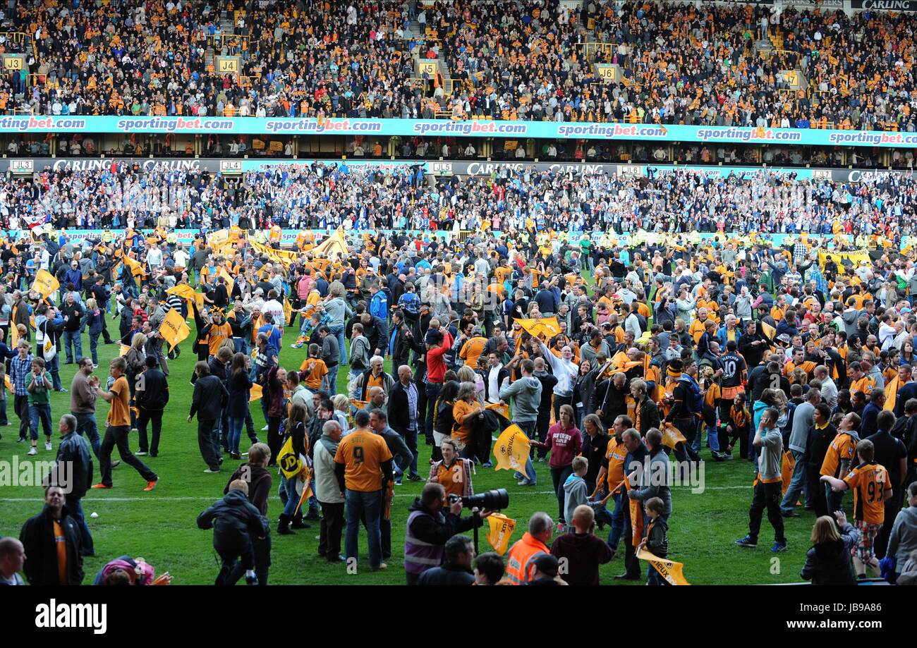Blackburn rovers fans hi-res stock photography and images - Alamy