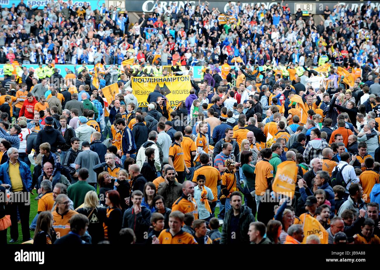 WOLVES FANS CELEBRATE ON PITCH WOLVES V BLACKBURN WOLVES V BLACKBURN ...
