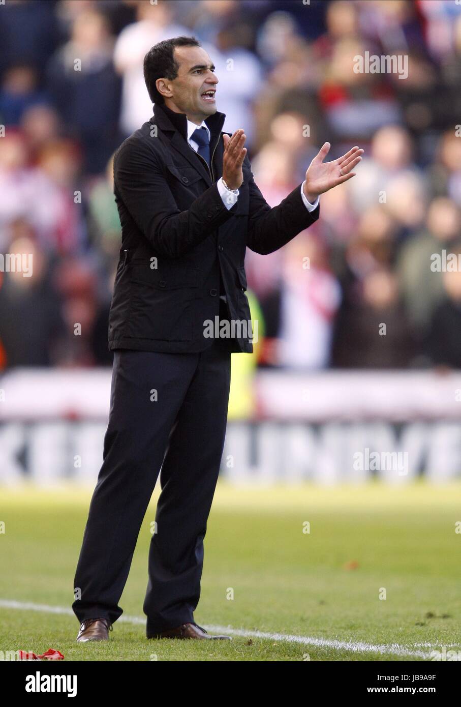ROBERTO MARTINEZ WIGAN ATHLETIC FC MANAGER WIGAN ATHLETIC FC MANAGER ...
