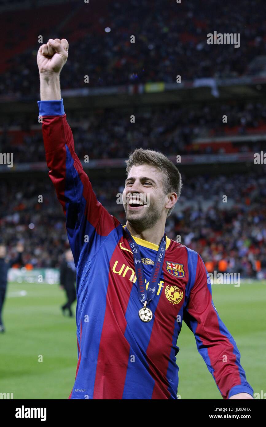 GERARD PIQUE CELEBRATES FC BARCELONA V MANCHESTER UTD WEMBLEY STADIUM ...