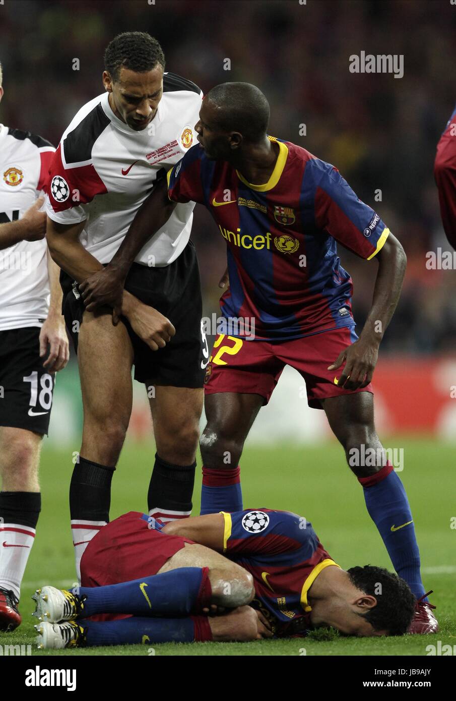 RIO FERDINAND & ERIC ABIDAL HA FC BARCELONA V MANCHESTER UTD WEMBLEY ...