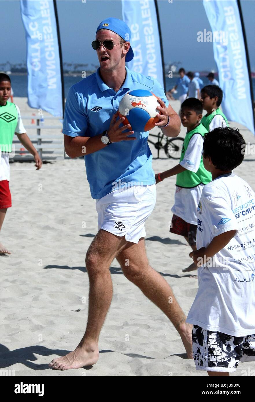 JOE HART PLAYING BEACH FOOTBAL MANCHESTER CITY LOS ANGELES CALIFORNIA ...