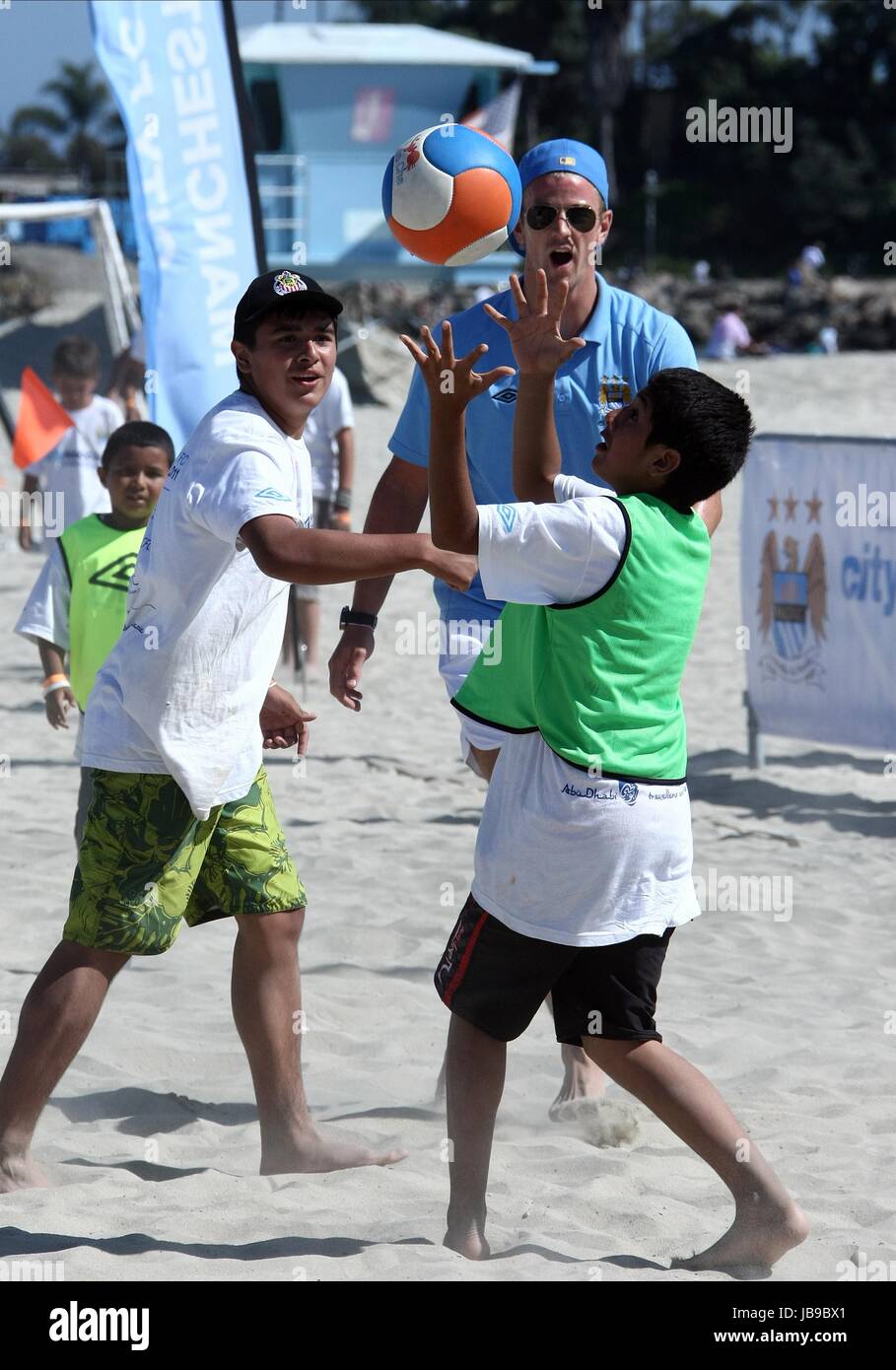 JOE HART PLAYING BEACH FOOTBAL MANCHESTER CITY LOS ANGELES CALIFORNIA ...
