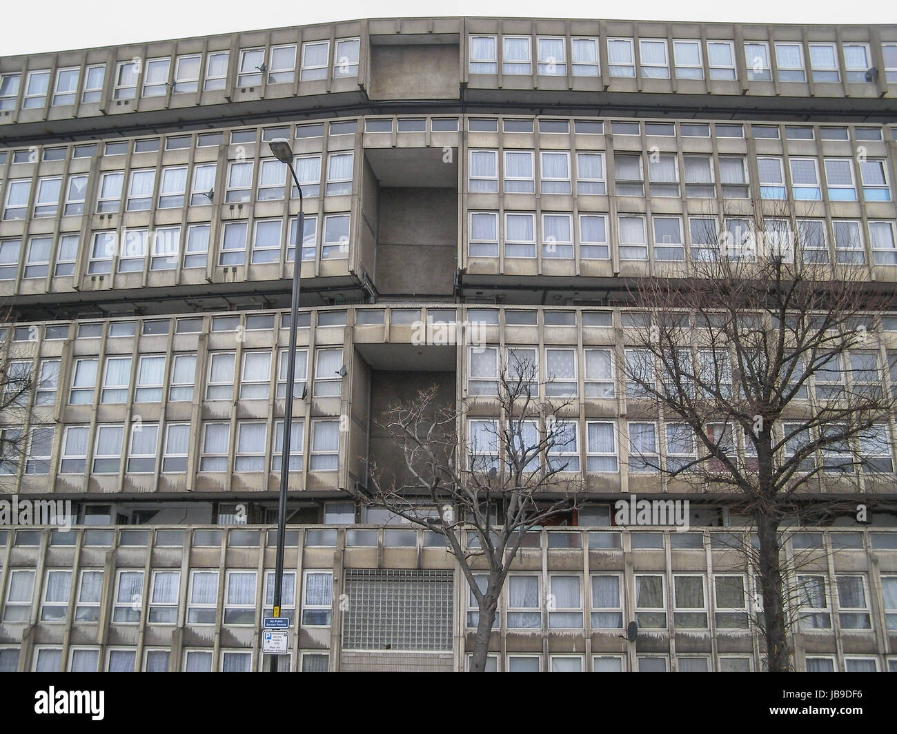 Robin hood gardens london hi-res stock photography and images - Alamy