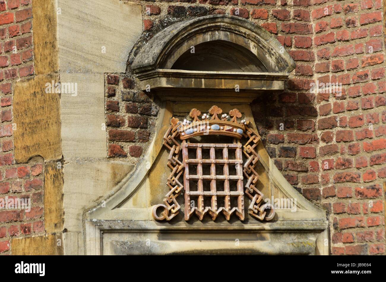 Portcullis symbol on Brick Wall Stock Photo - Alamy